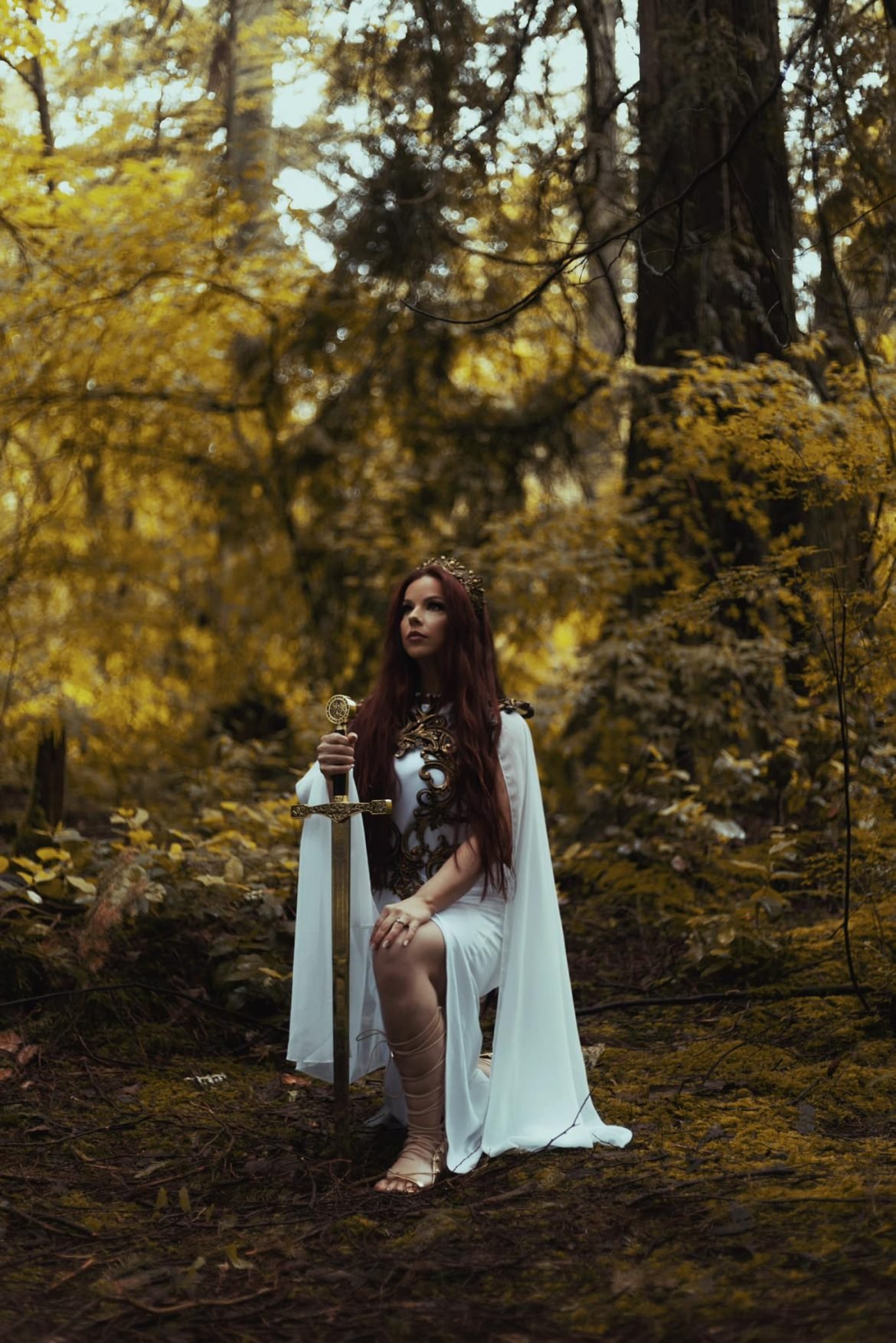 Leah: cantora anuncia o disco "The Glory and the Fallen" para fevereiro ...